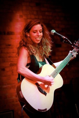 Featured Busker - Liah Alonso - The Busking Project